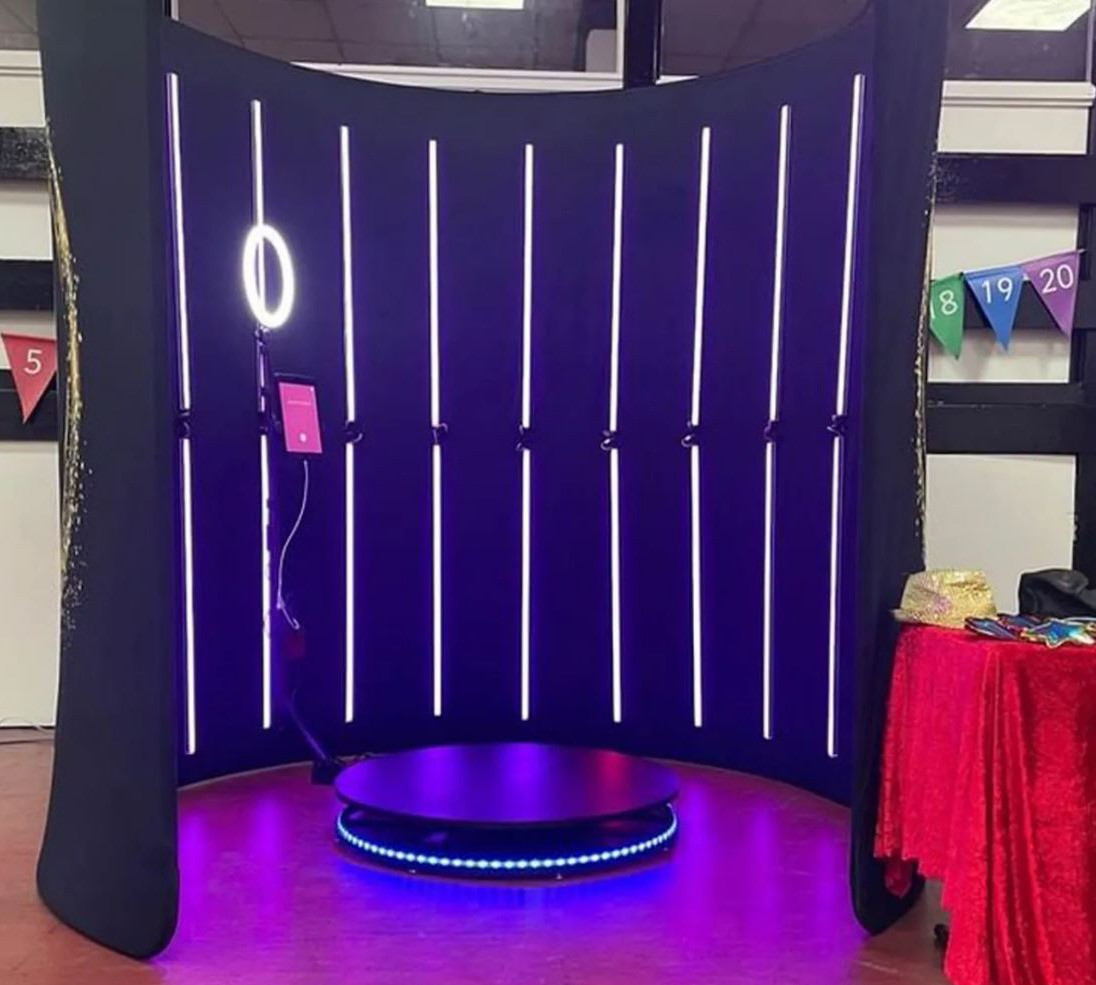 Home | Lincoln 360 Photo Booth | Wedding | Party | Photo