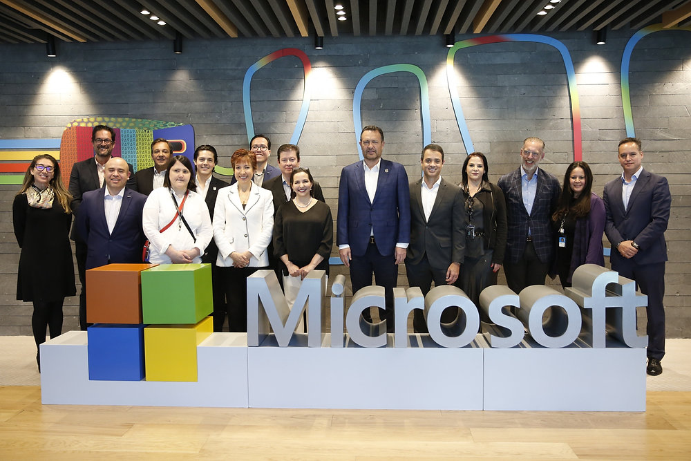 Mauricio Kuri visits Microsoft headquarters in Mexico