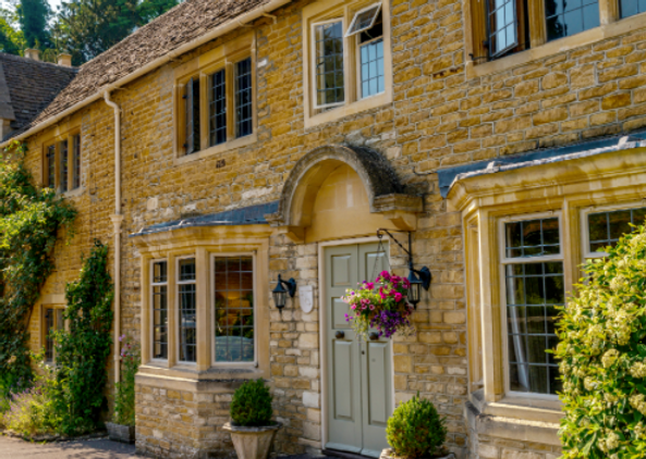 What are the Key Considerations When Renovating a Listed Building?