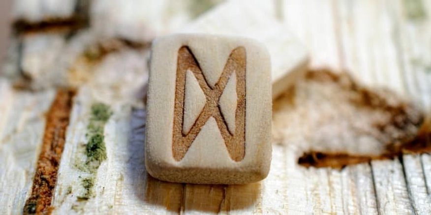 Qual o Significado da Runa 23 Dagaz (D)? - Oráculosweb