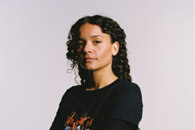 Erika De Casier estrenó “Ice” junto a They Hate Change previo a su ...