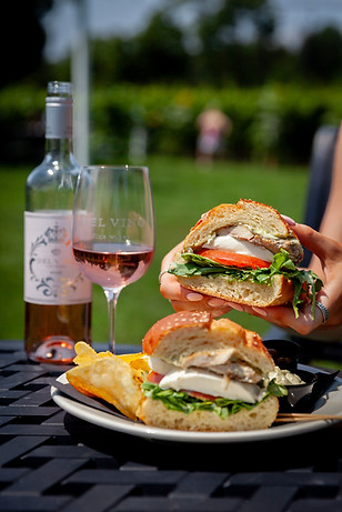 CULINARY | Del Vino Vineyards