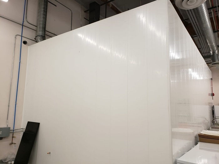 Why vinyl wallboard performs better than FRP?
