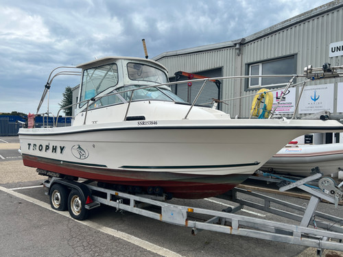 2000 Bayliner Trophy 2052 walkaround | LC Marine Ltd