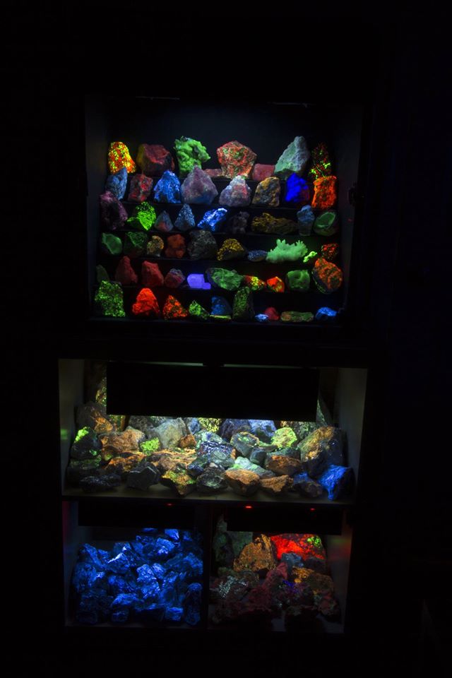 Examples of some excellent Fluorescent Mineral Displays built by our ...