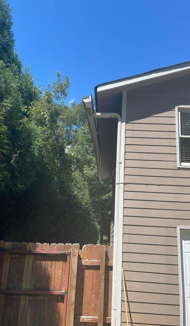 What are the common indicators of fascia damage?