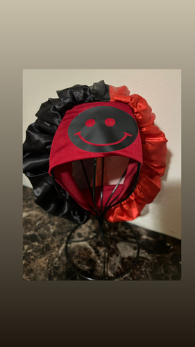 Smiley face-bonnet | Graphic Quoted Hats