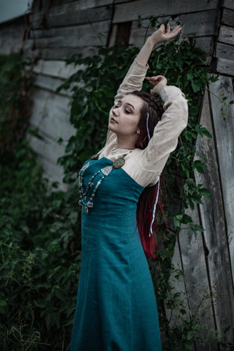 Linen dress and apron Viking era | Pagan Store