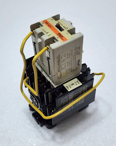 Fuji Electric SH-4/V Relay, Mechanical Latch | Versatile Marine