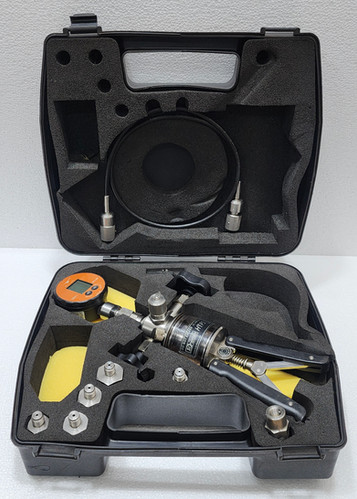 SI Instruments | HTP1 - 1000 bar | Pressure Calibrator w/ Shown ...