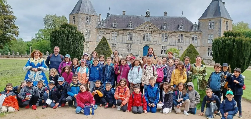 Chenay-le-Châtel. Un voyage dans le passé pour les élèves de l'école de Chenay-le-Châtel