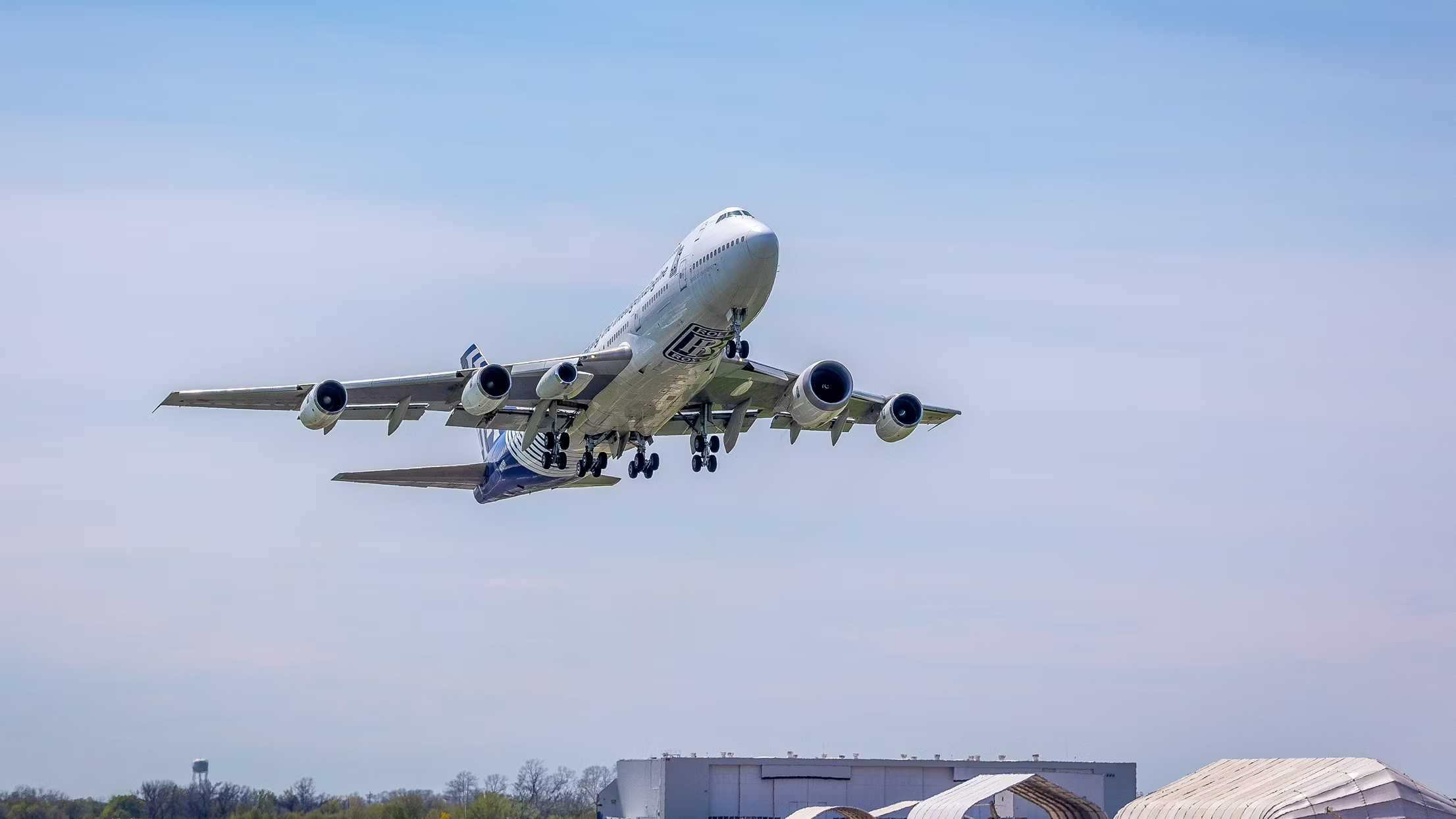Rolls Royce Pearl 10X Engine Takes to the Skies for the First Time