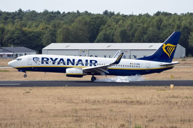 How Did the Airbus A320 Surpass the Boeing 737 in Global Sales?