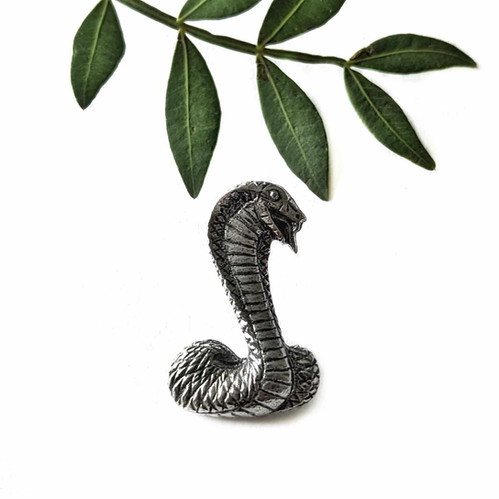 Snake lapel pin | Velvet Crystal