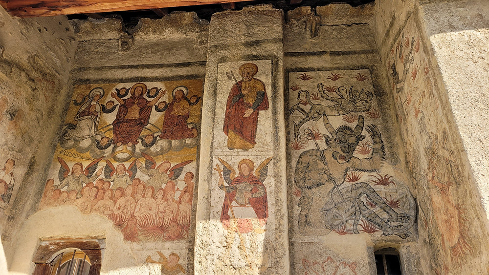 Les magnifiques fresques de l'église de Mont
