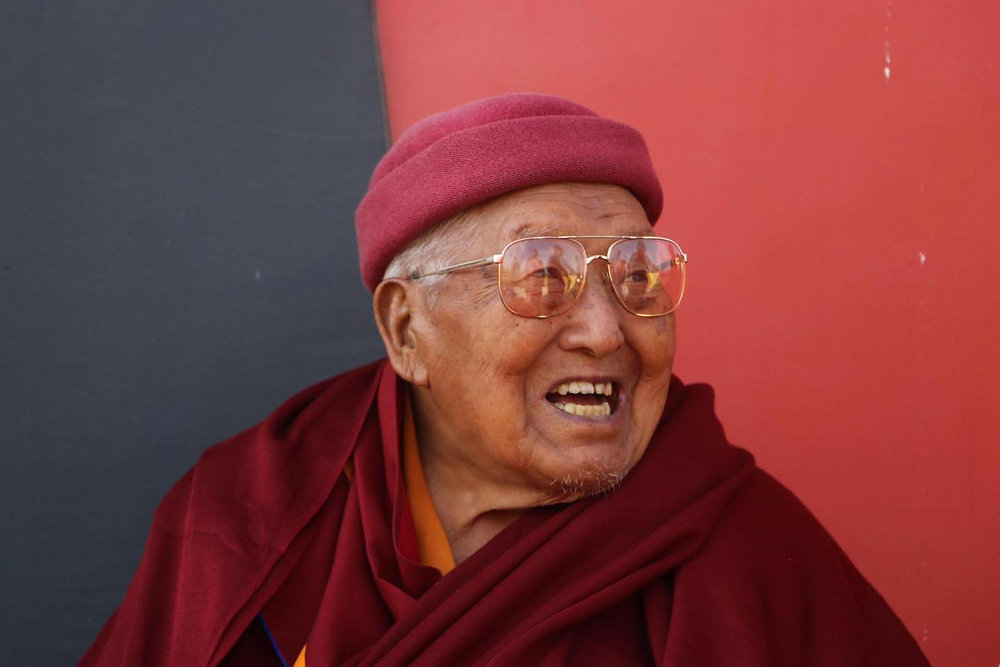 S.E. Yongdzin Lopon Tenzin Namdak Rinpoche a eu 98 ans