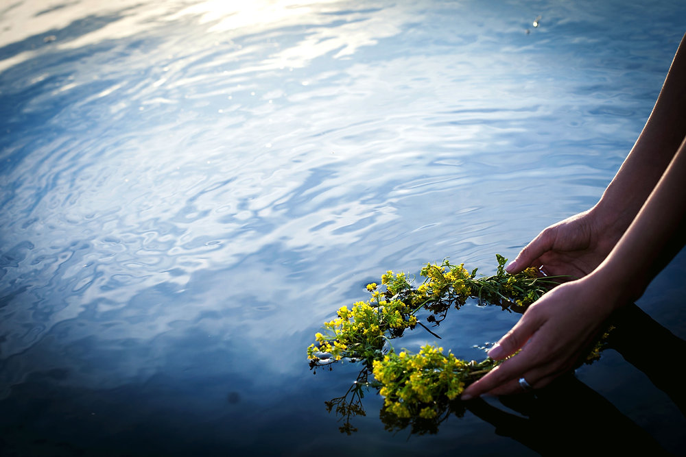 Preparing for a Scattering Ashes Ceremony. A Complete Guide