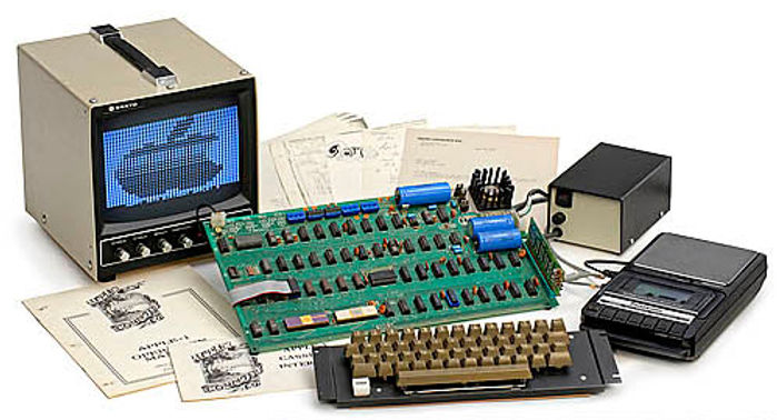 Apple-1 The first computer ever built by Steve Jobs in his garage just ...