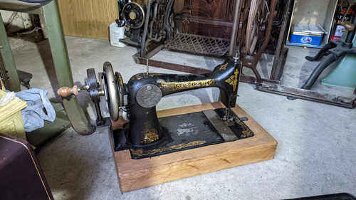 1906 Singer Model 27 SPHINX | Sask Sewing Machines