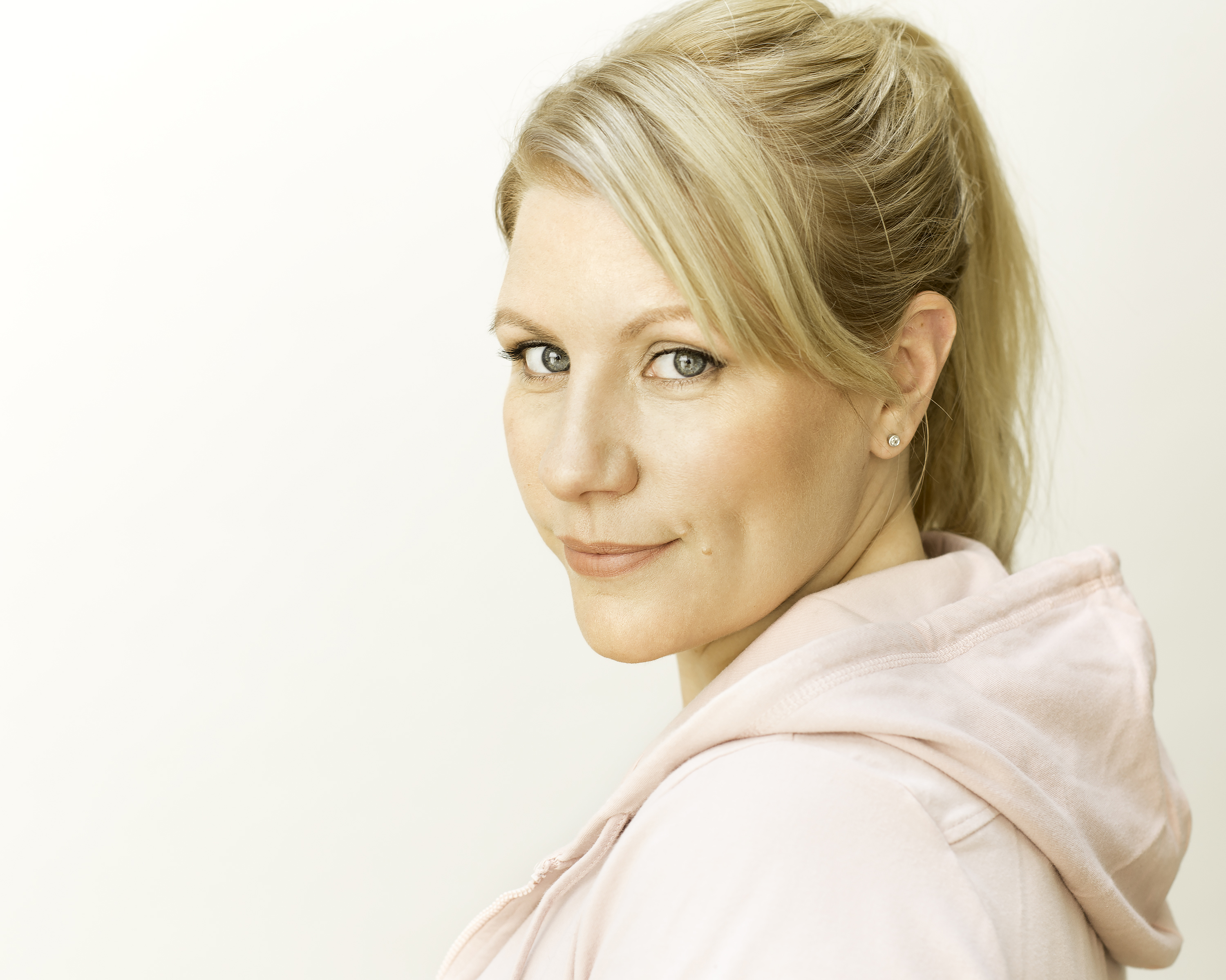 Lorna Bennett Actor Headshots | TV, Film, Theatre, Voice Over