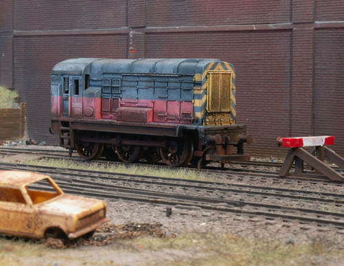 Scrap Class 08 Red/Black Diesel Shunter Locomotive (G17) | goodwoodscenics