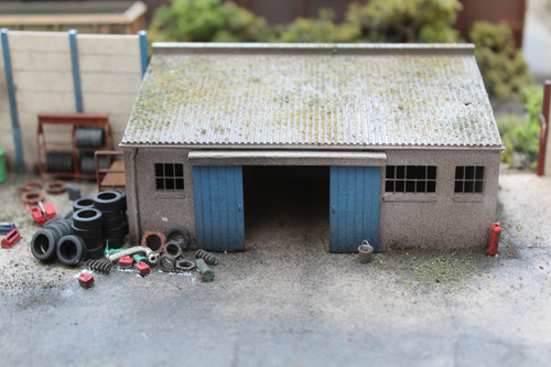 Concrete Workshop Building Garage Sloped Roof - Blue Doors - 1:76 OO ...
