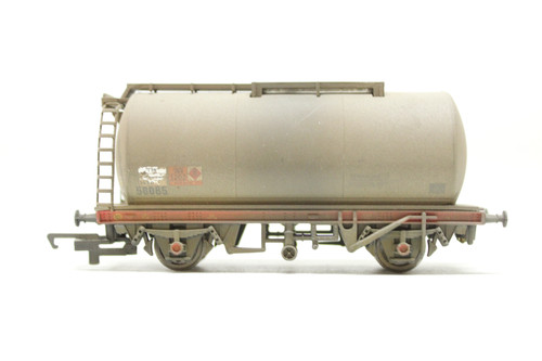 Hornby TTA Oil Tanker Wagon Weathered B16 | goodwoodscenics