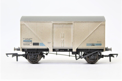 Hornby R6762 12T Insulated Van Wagon Weathered OO (Q18) | goodwoodscenics