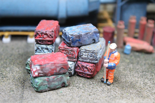 Crushed Scrap Car Bales - Multi colour - Pack of 10 OO Gauge 1:76 Model ...
