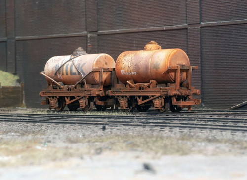 Pre-Owned 2 x Scrap Tanker Wagons G10 | goodwoodscenics