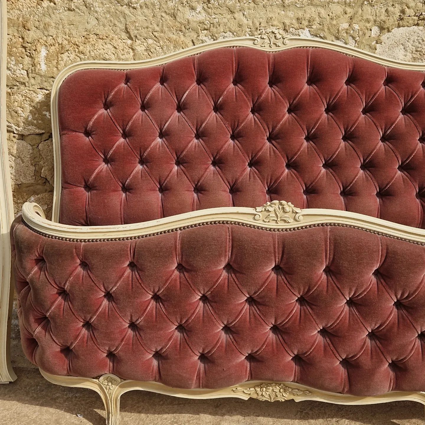 Pretty Tufted Corbeille Bed | Rocaille