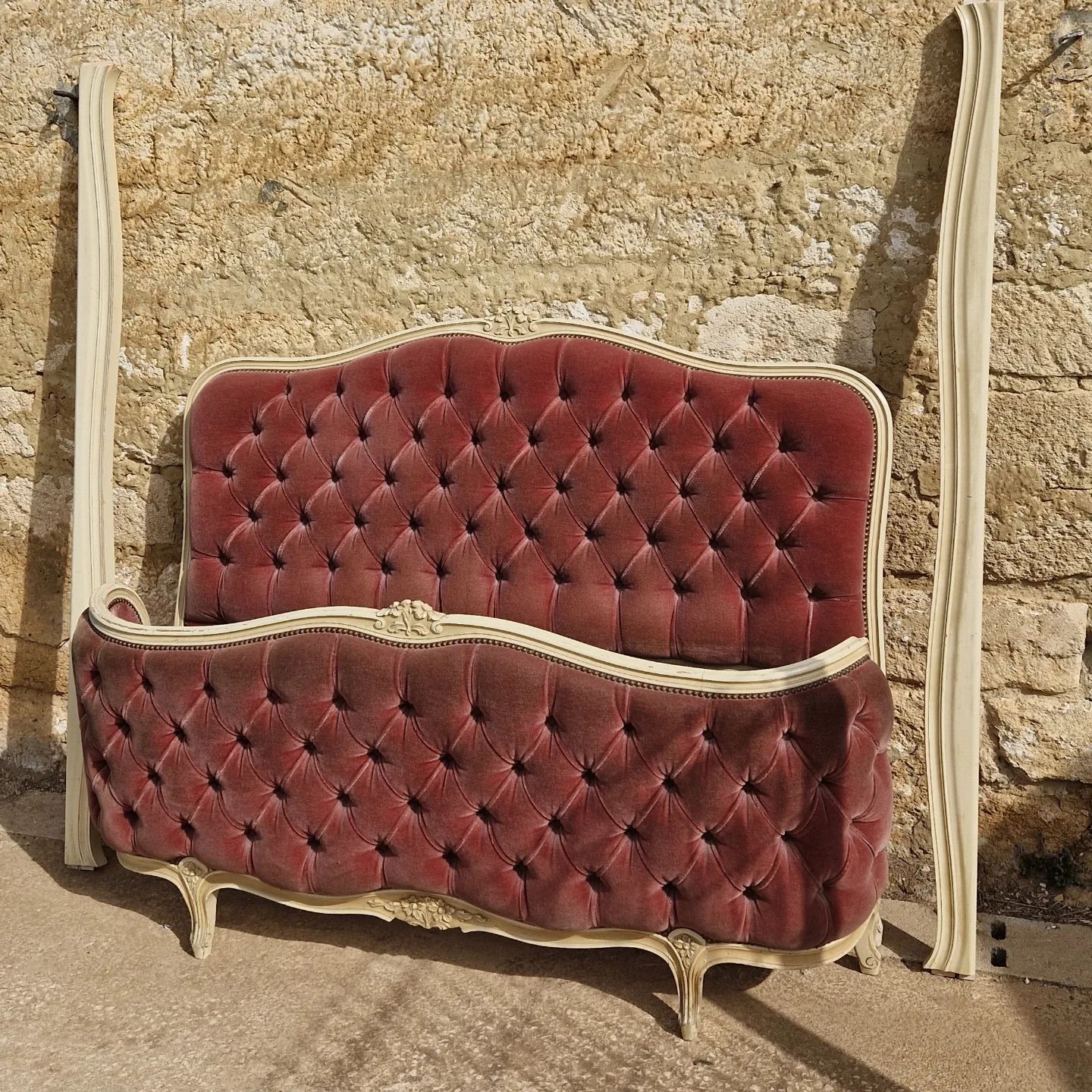 Pretty Tufted Corbeille Bed | Rocaille