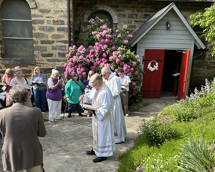 Redeemer Celebrates Moms on Rogation Sunday