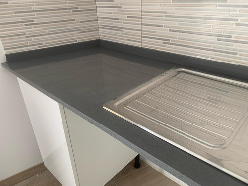 Bancada de cozinha em Quartz Compac Plomo | artemarmometal