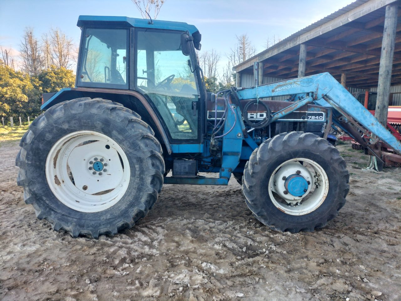 Ford 7840 SLE w/Loader