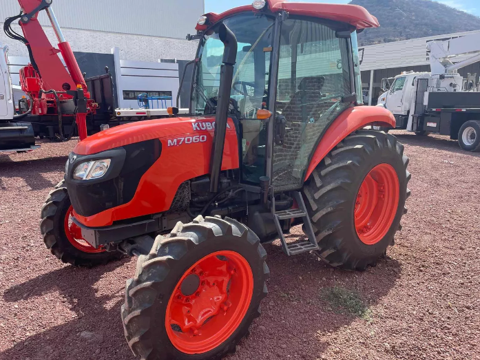Kubota M7060