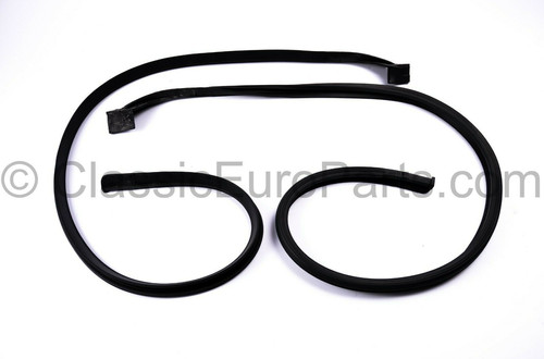 BMW E24 FRONT DOOR SEAL / WEATHERSTRIP SET ON DOOR | Classique Autowerks