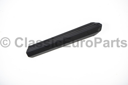BMW E30 SHADOWLINE FRONT RIGHT ARCH TRIM MOULDING | Classique Autowerks