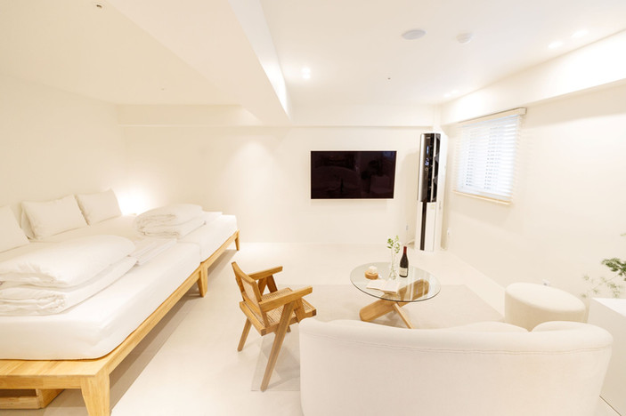 ROOM C | White Linen House