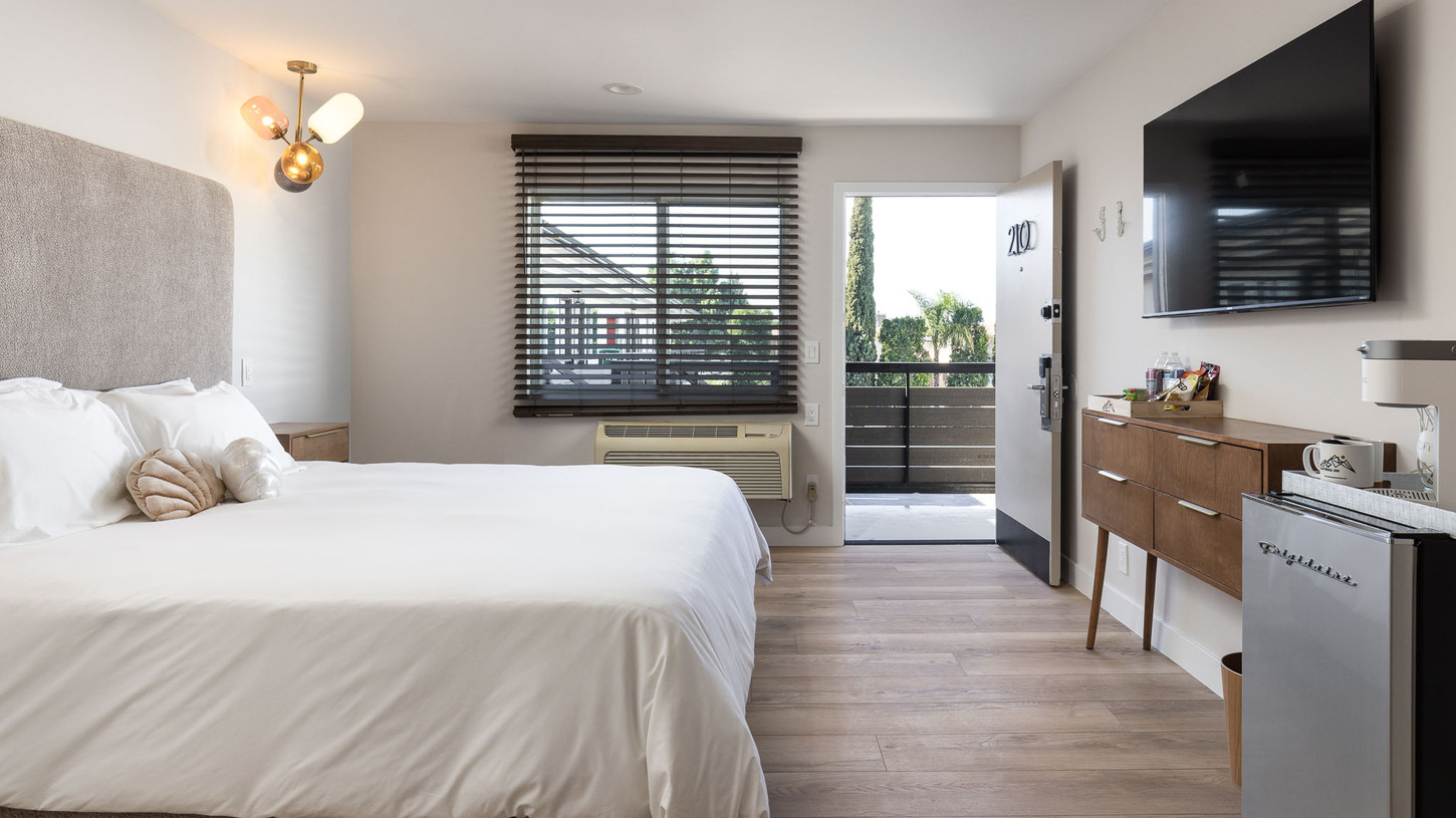 Rooms | California Inn