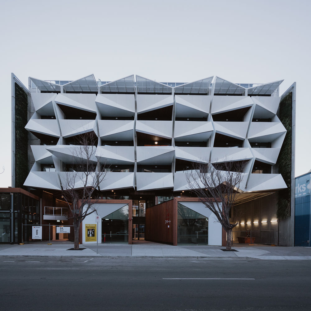 Yamaroshi's Angular Facade