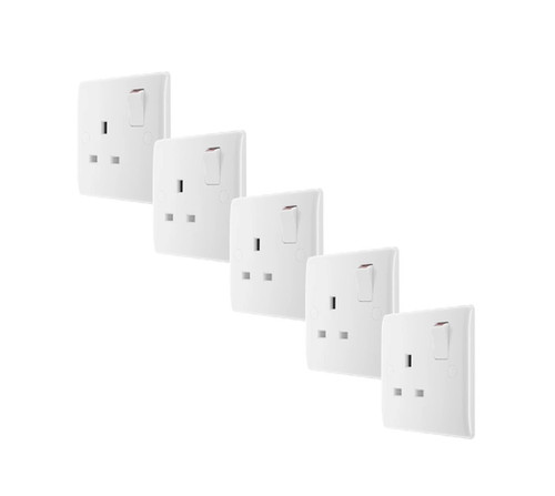 800 Series white moulded 1 Gang 13A double pole switched socket 821DP ...