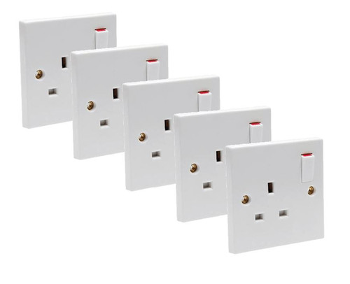 Axiom 1 Gang Switched Socket 13A AXMSSK1 - Multipack | Cosmo Electrical