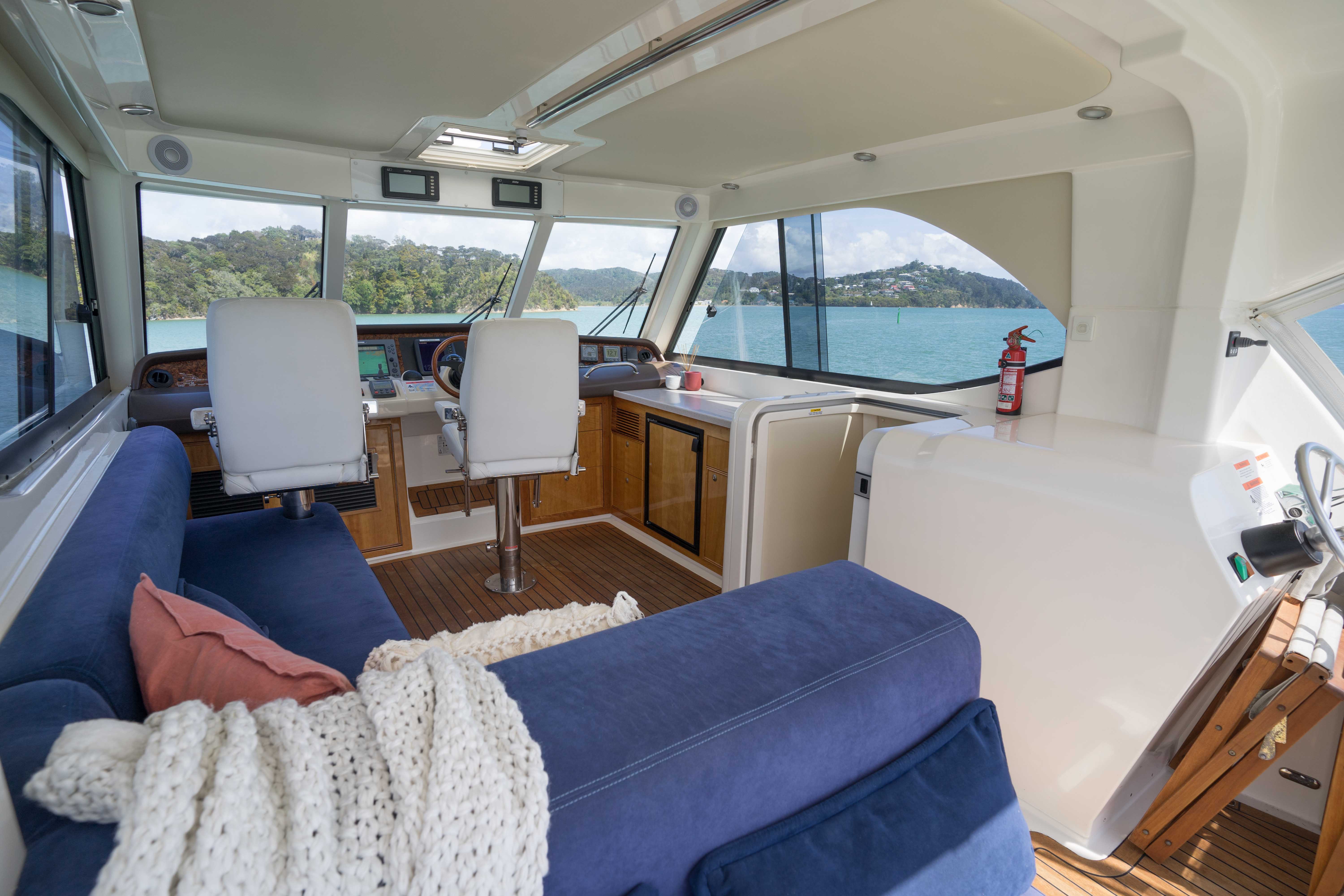 RIVIERA 51 ENCLOSED FLYBRIDGE 2006 | CONNECT YACHTS