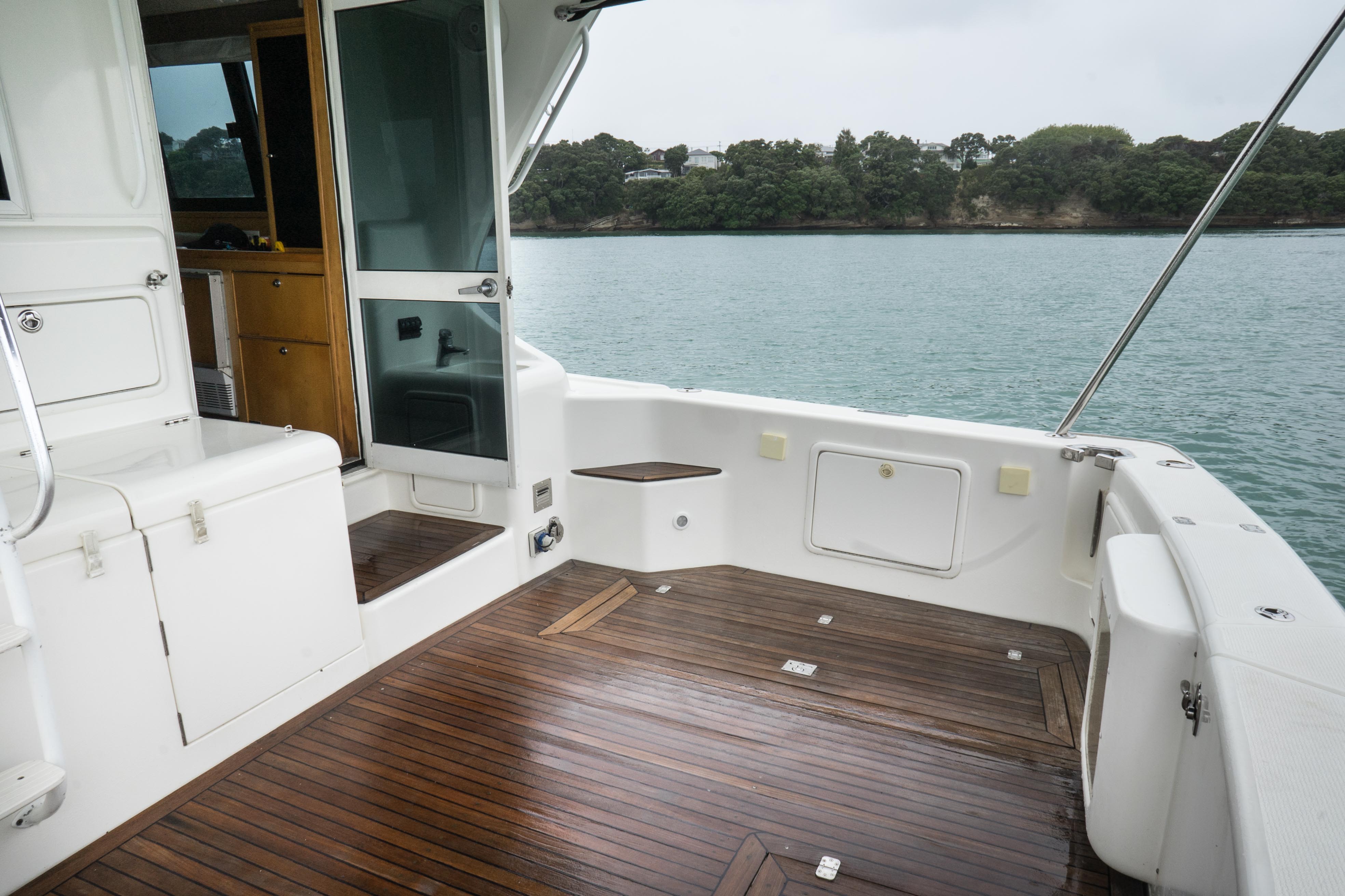 RIVIERA 3850 FLYBRIDGE 1999 | CONNECT YACHTS