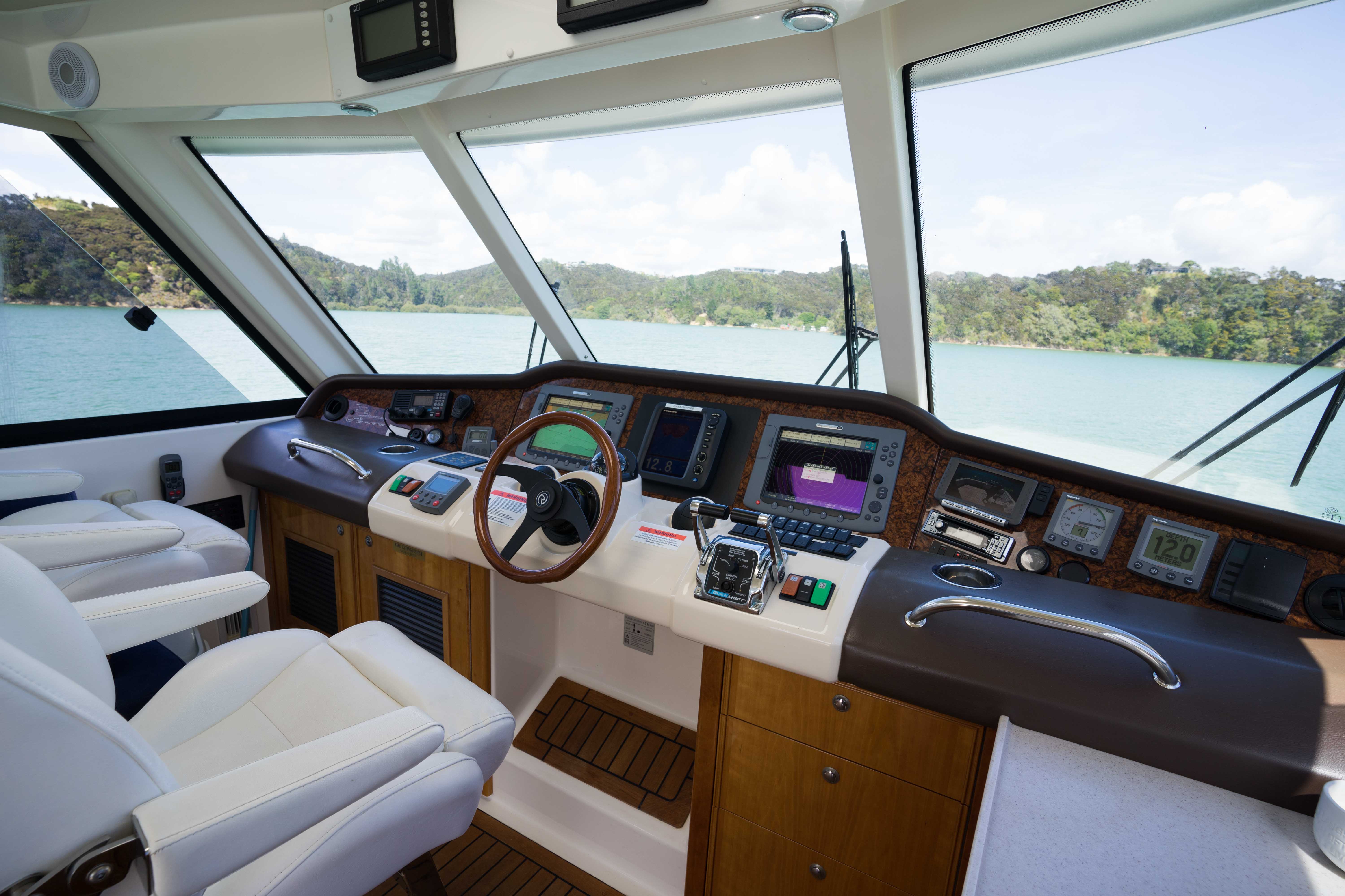 RIVIERA 51 ENCLOSED FLYBRIDGE 2006 | CONNECT YACHTS