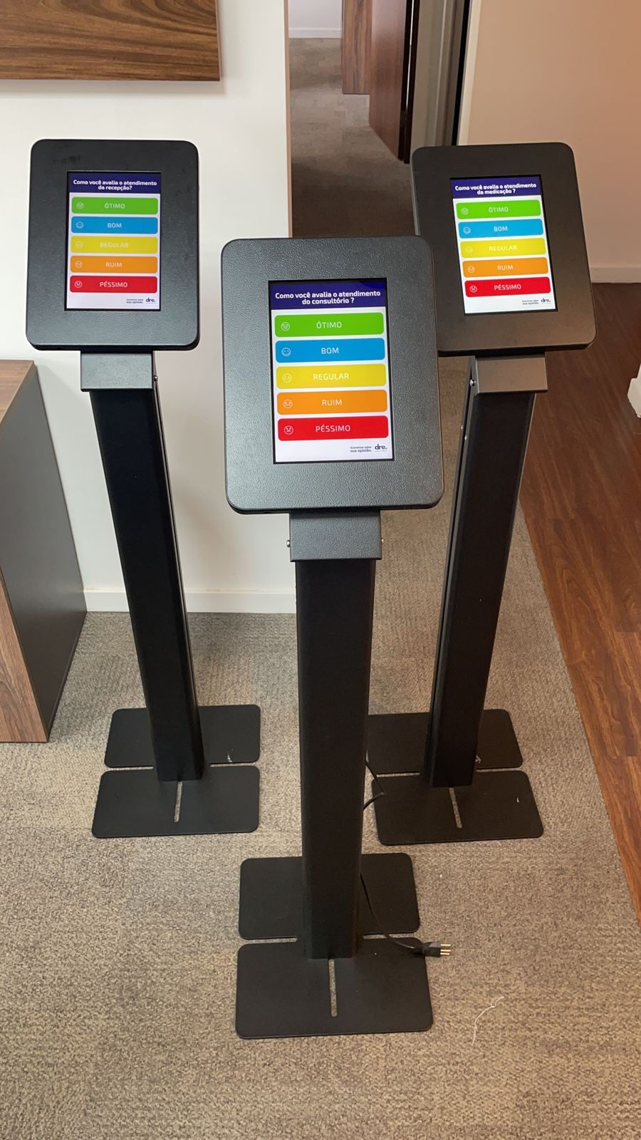 TOTEM TABLET - " PEDESTAL " (DRE COMUNICAÇÕES)