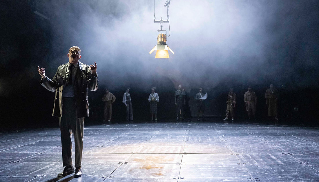 COSTUME & STAGE DESIGN | Philipp Basener