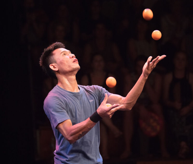 Juggler Singapore | Professional Juggling Show for Events