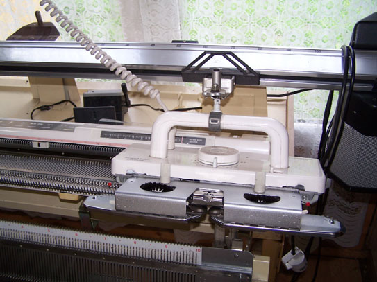 Knitmaster 580 Electronic Knitting Machine